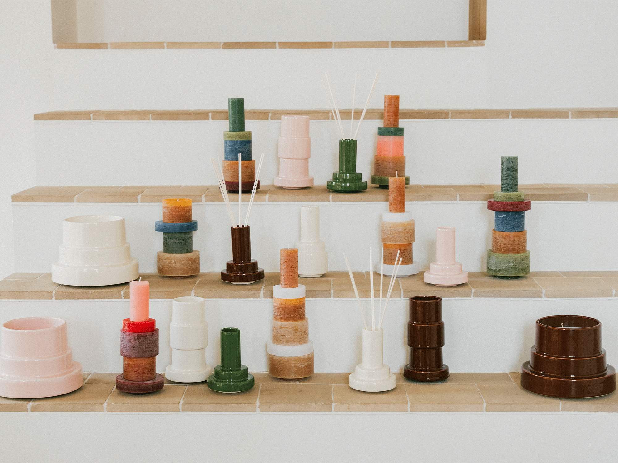 Le label de design belge Stan Editions lance une collection de vases ...